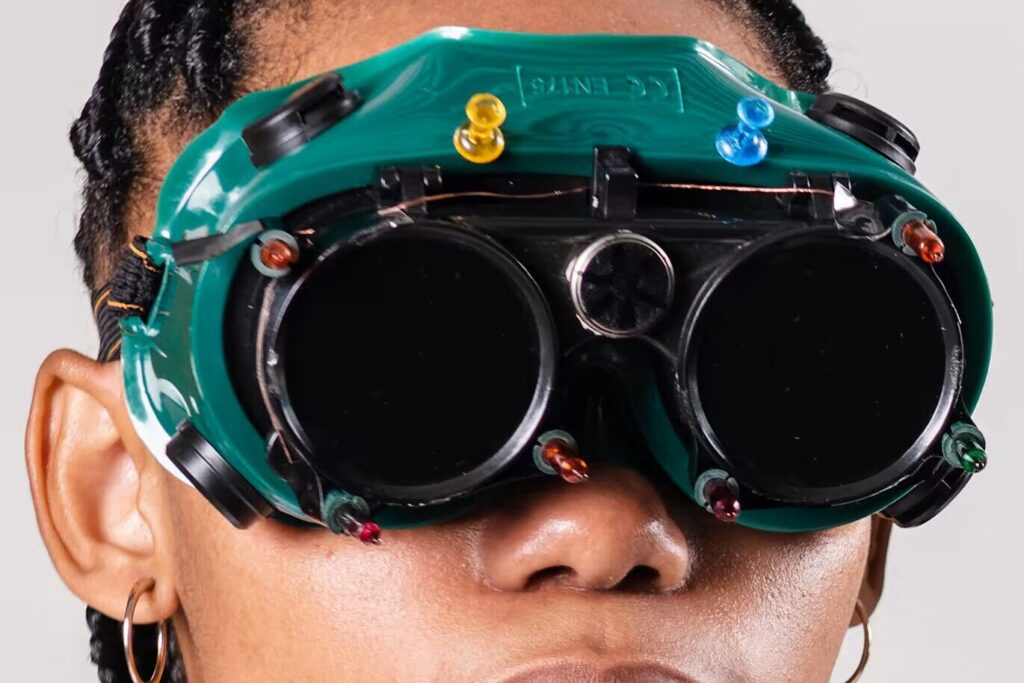 Meet The Twin Sisters Working To Create ‘Digital X-Ray Glasses’